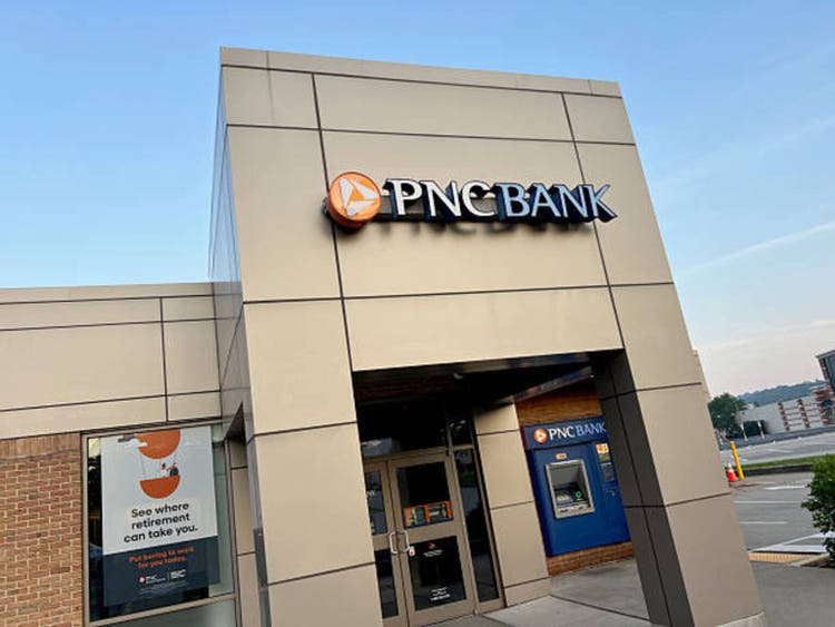 PNC Financial Q4 earnings top consensus, driven by record NII, fee ...