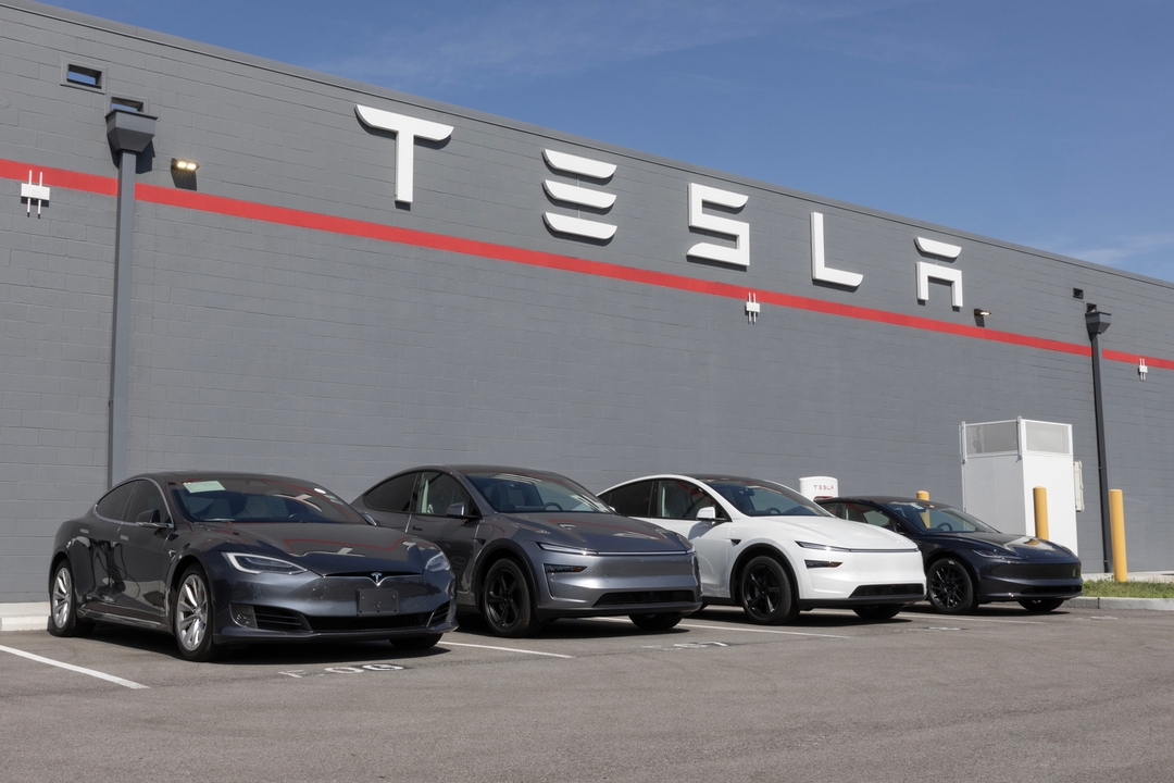 Tesla rallies after Elon Musk highlights its AI chip design upside ...
