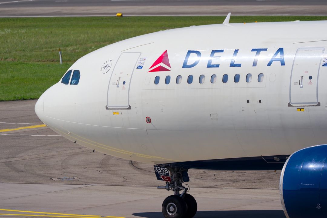 Delta Air Lines sends Congress members to the back of the airport ...