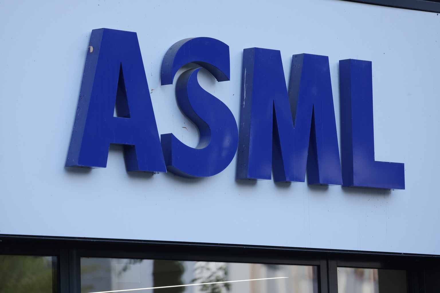 ASML Stock: Time To Get Out Before The Cycle Turns (NASDAQ:ASML ...