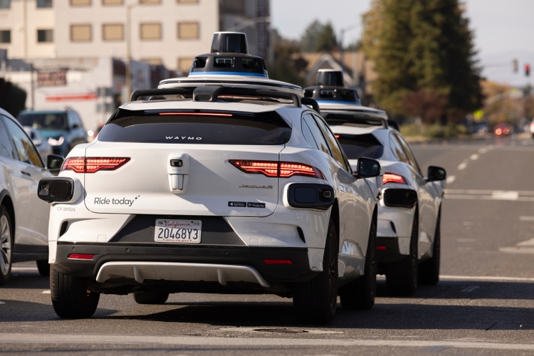 Alphabet's Waymo valued at $126B in latest funding round (WAYMO:Private ...