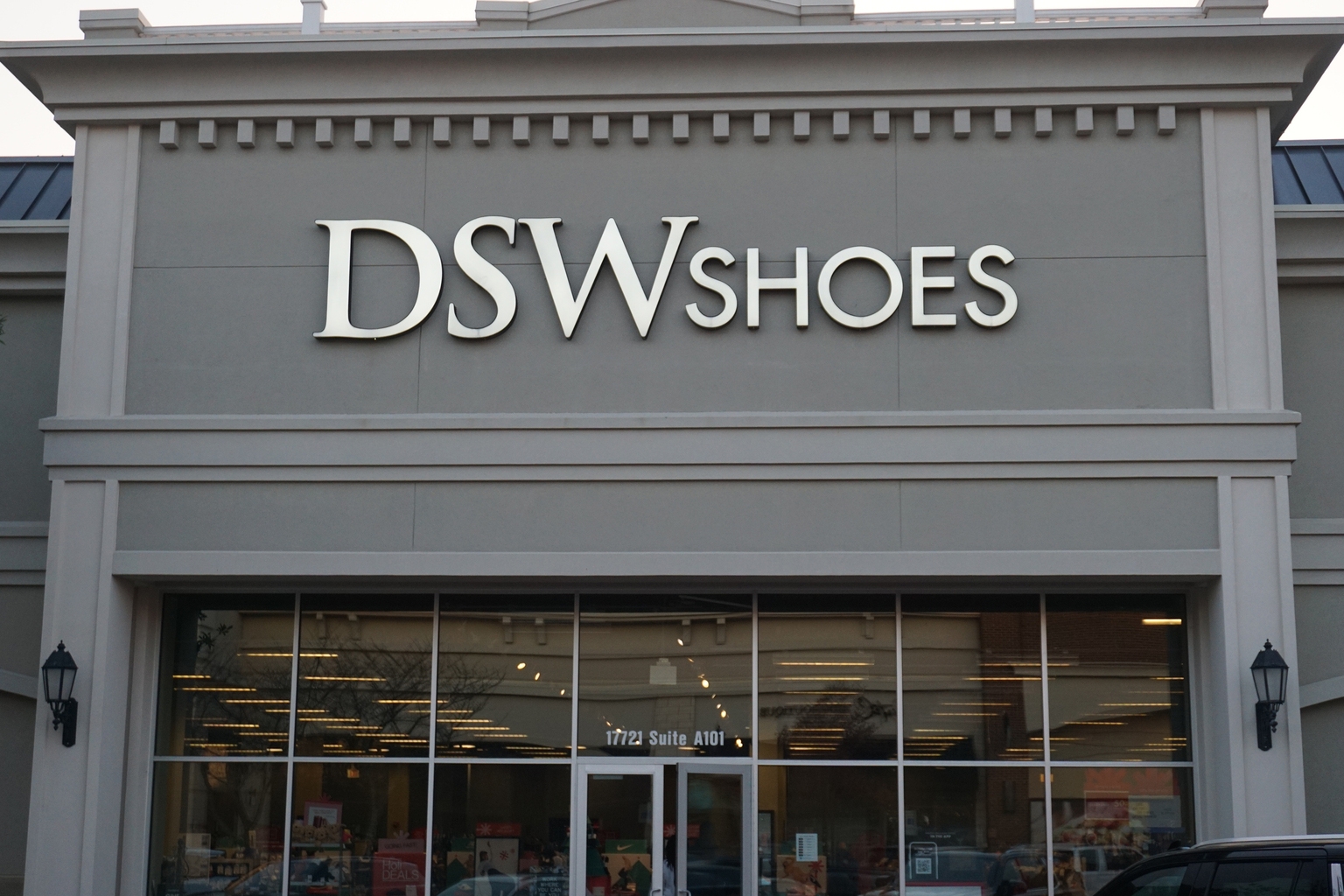 Designer Brands: Cooling Down Turnaround Expectations (NYSE:DBI ...