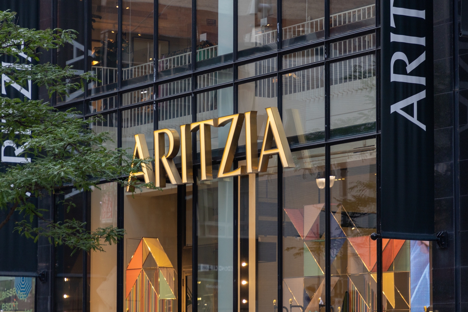 Aritzia Stock: Threading The Needle On Hypergrowth And U.S. Expansion ...