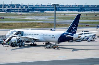 Lufthansa Dreamliner damaged after nose gear collapse at Frankfurt ...