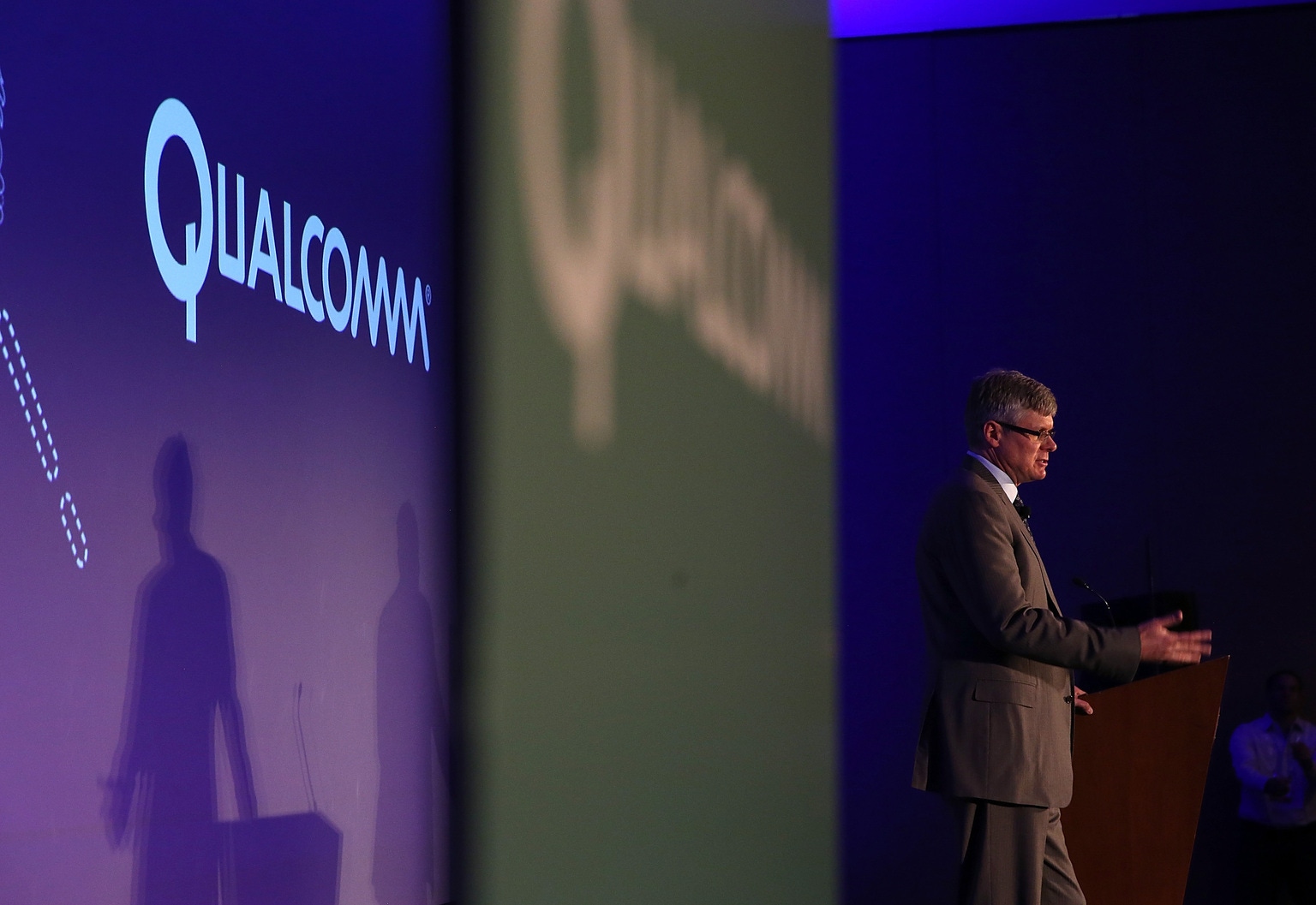 Qualcomm: Brace For Weakness (NASDAQ:QCOM) | Seeking Alpha