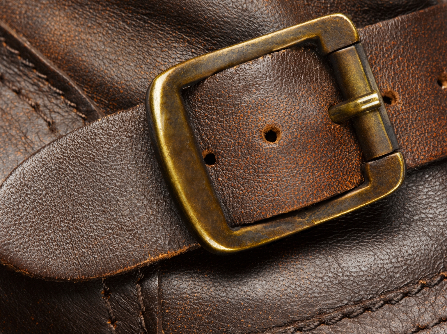 The Buckle: Still Plugging Along, But Comps A Cause For Concern (NYSE ...