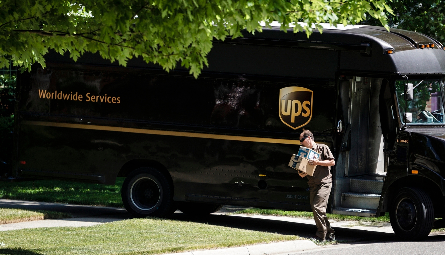 United Parcel Service: Total Package For Income, Value, Growth (NYSE ...