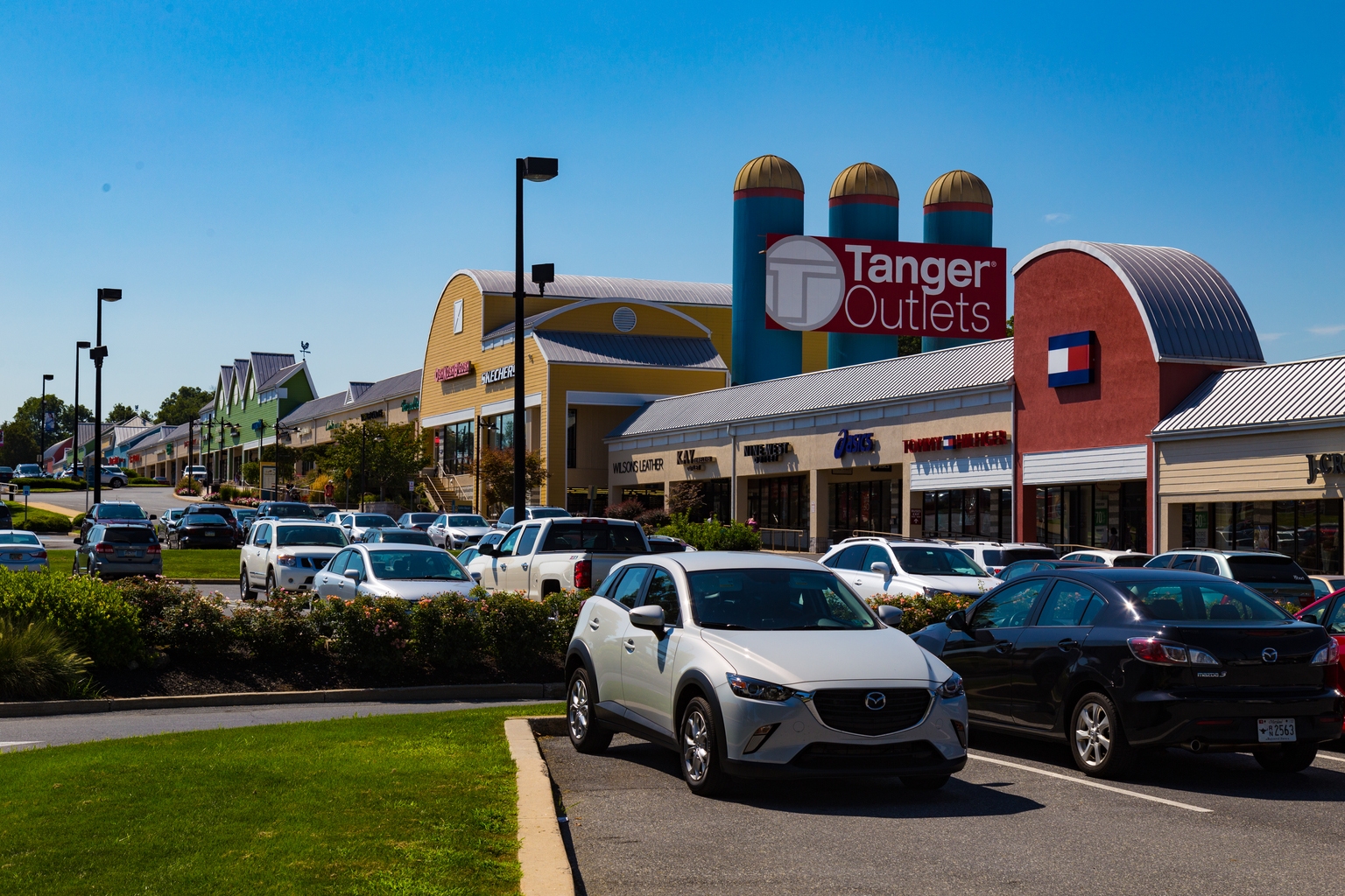 Tanger Factory Outlet: Flush With Cash, 4.2% Dividend Yield, A Buy ...