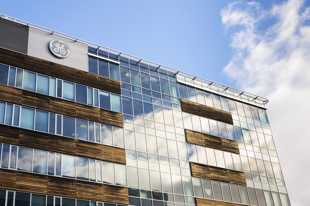 GE HealthCare Stock: Strong Fundamentals, But Awaiting Further ...