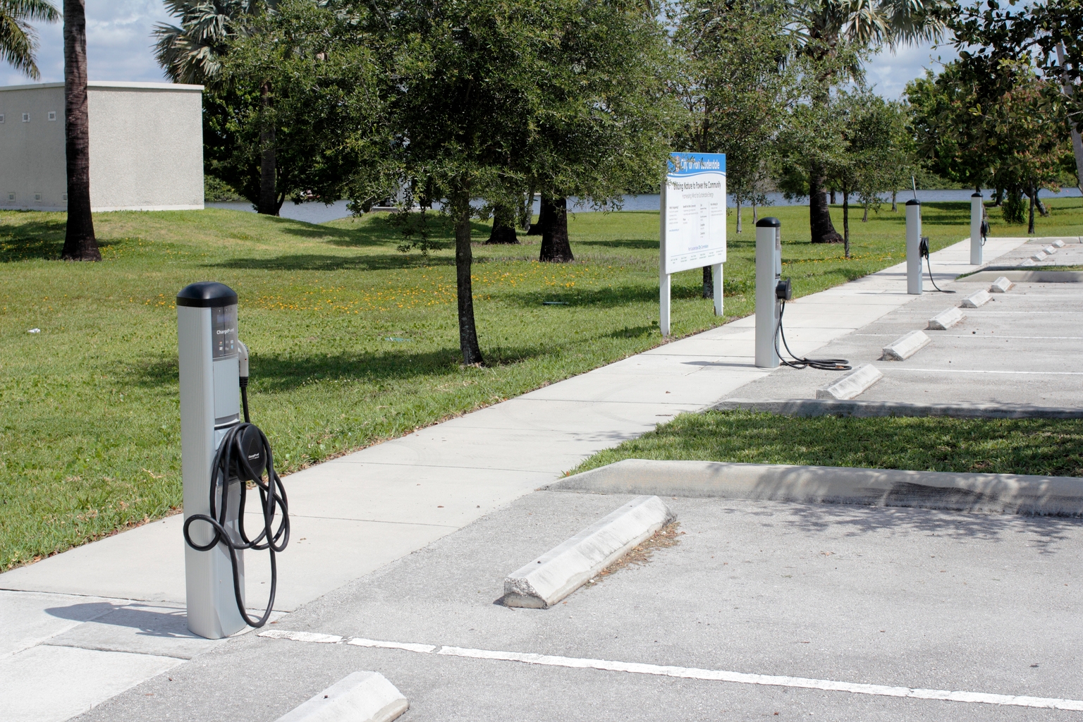 ChargePoint Or Blink Charging? Electric Vehicle Stocks And Liquidity ...