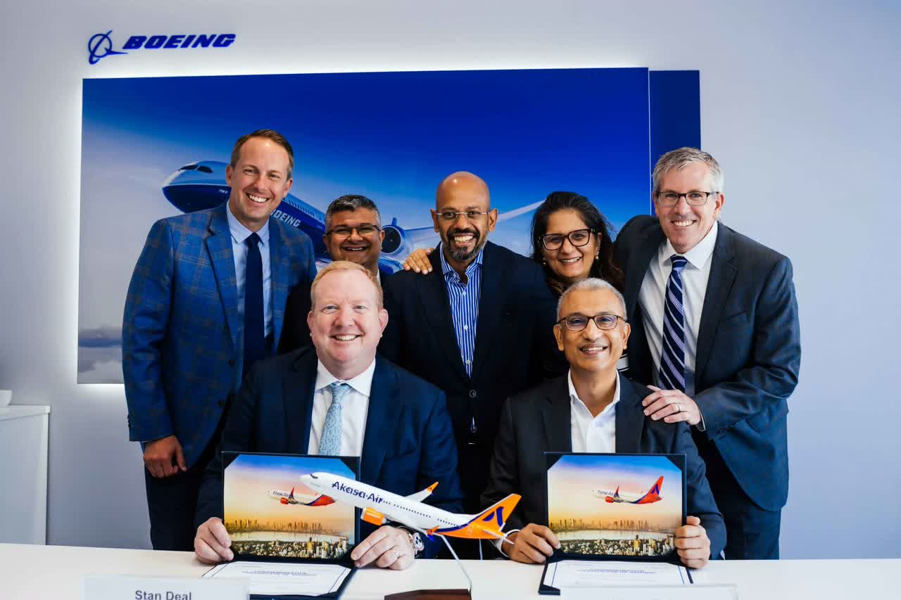India’s Akasa Air orders four Boeing 737s at air show (NYSE:BA ...