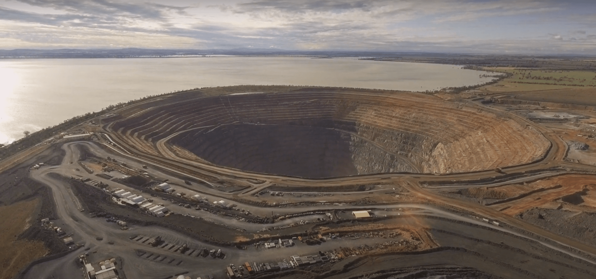 Evolution Mining: A Massive Q4 Needed To Hit Low End Of Guidance (OTCMKTS:CAHPF) | Seeking Alpha